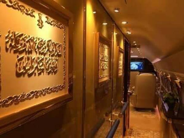 Sultan Of Johor’s Golden Boeing 737 Private Jet - Tamil DriveSpark
