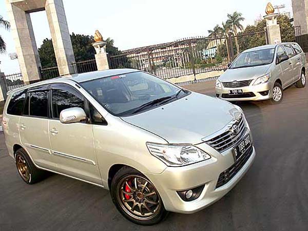 டிரிஃப்டிங்கில் கலக்கிய இன்னோவா கார் - வைரலான வீடியோ! | video toyota ...