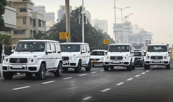 Mukesh Ambani Convoy | 7 மெர்சிடிஸ், 3 ரேஞ்ஜ் ரோவருடன் சாலையில் வலம் ...