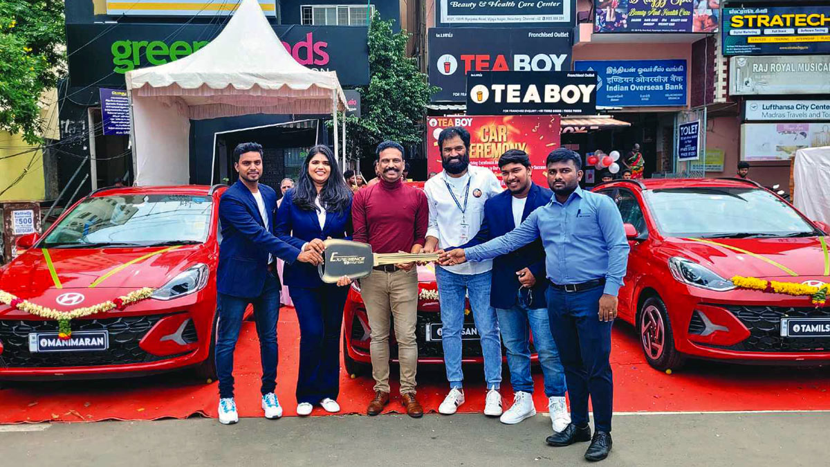Tea Boy Gifts Car To Employees.. இவ்ளோ விலை உயர்ந்த காரை பரிசாக ...