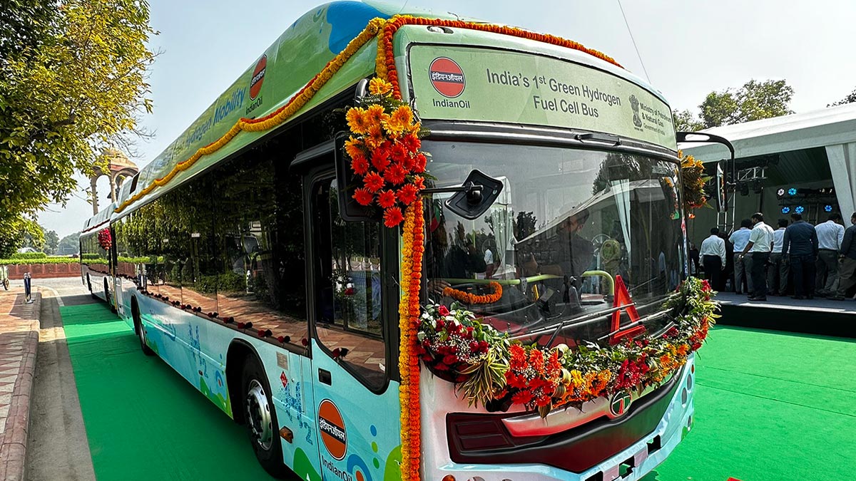 Hydrogen Fuel Cell Bus Introduced In Delhi : இந்தியாவின் முதல் ஹைட்ரஜன் ...