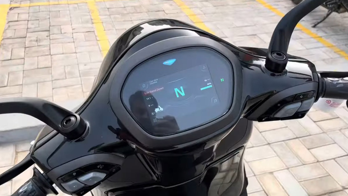 New Bajaj Chetak Premium Electric Scooter Images Out : பஜாஜ் உருவாக்கி ...