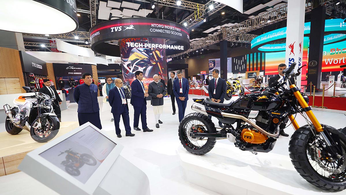 PM Narendra Modi At TVS Motor Pavilion In Bharat Mobility Global Expo ...