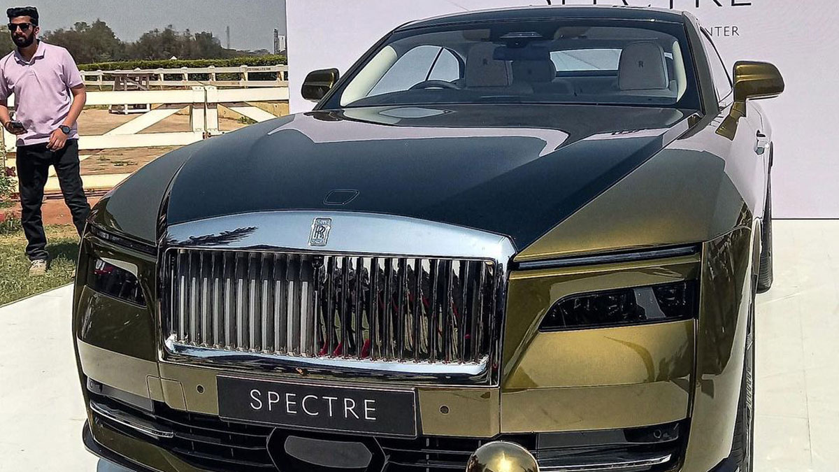 Yohan Poonawalla Invites People To Unveil Of His Rolls Royce Spectre ...